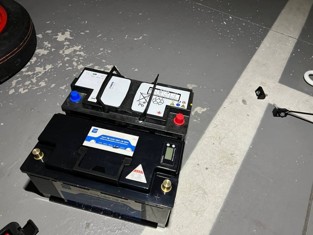 JAGUAR XJ (재규어 XJ) 인산철 시동 배터리 교체 - GRIP.News